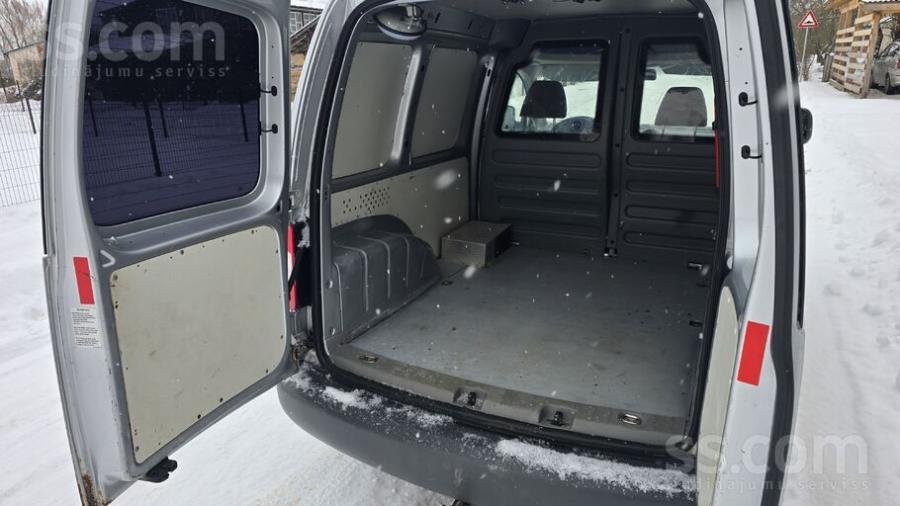 Grey Volkswagen Caddy 2009 in Valmiera, with an engine capacity of 1.90 L and mileage of 376 thousand km for 4800 €, photo 17 on AUTOMOTO.COM.LV