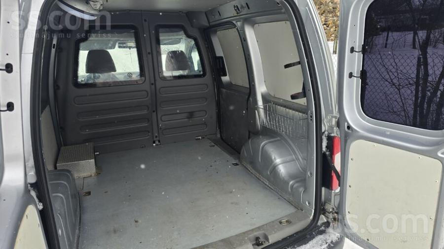 Grey Volkswagen Caddy 2009 in Valmiera, with an engine capacity of 1.90 L and mileage of 376 thousand km for 4800 €, photo 18 on AUTOMOTO.COM.LV