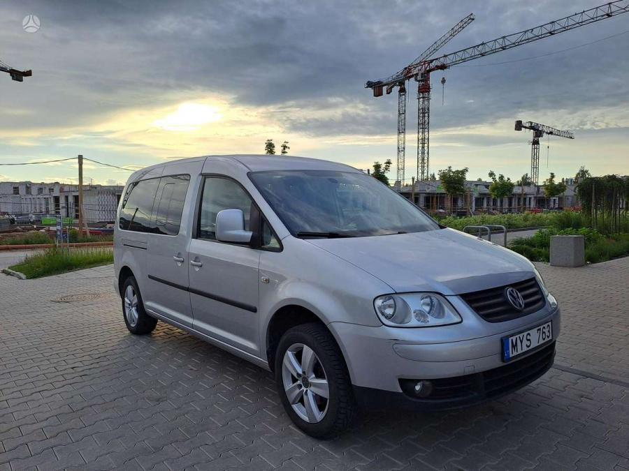 Grey Volkswagen Caddy 2009 in Vilnius, with an engine capacity of 1.60 L and mileage of 218 thousand km for 5450 €, photo 5 on AUTOMOTO.COM.LV