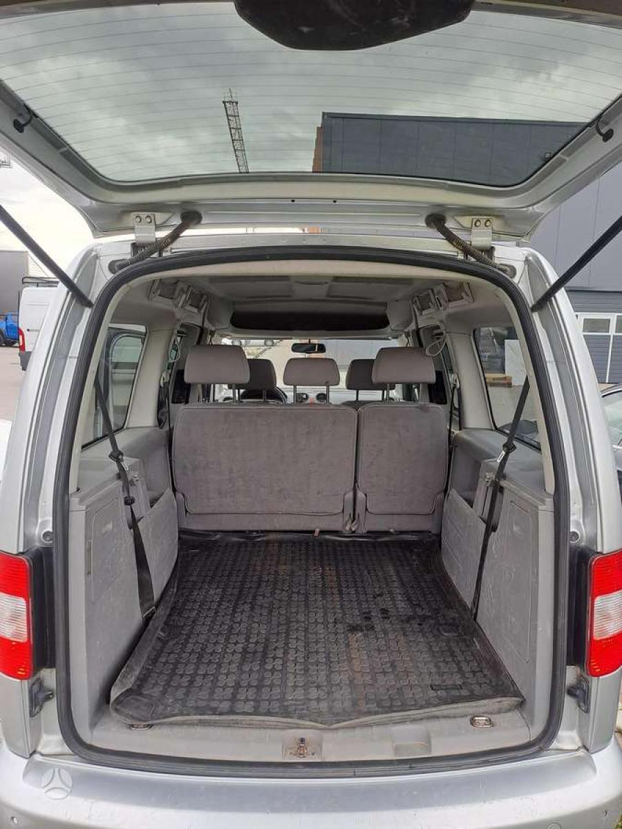 Grey Volkswagen Caddy 2009 in Vilnius, with an engine capacity of 1.60 L and mileage of 218 thousand km for 5450 €, photo 16 on AUTOMOTO.COM.LV