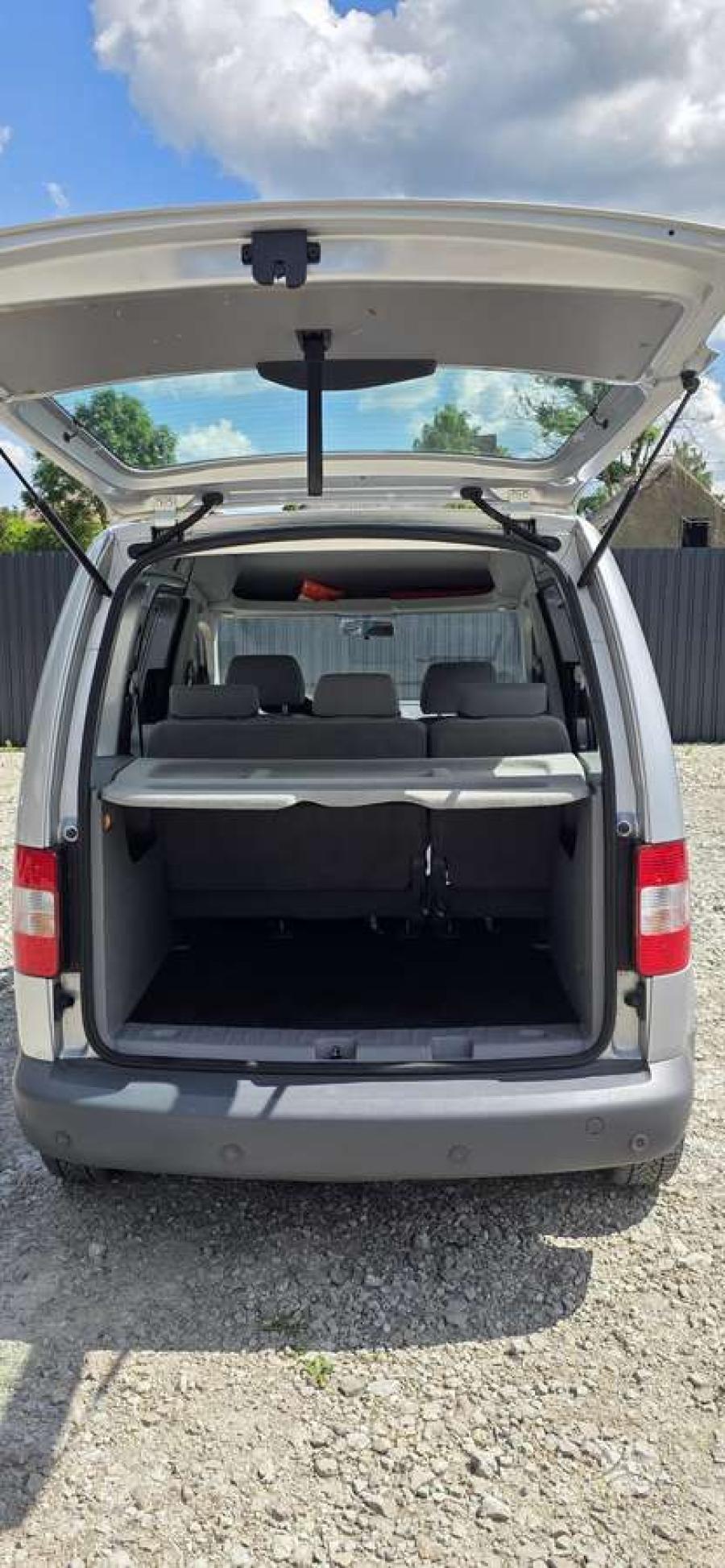 Grey Volkswagen Caddy 2009 in Vilkaviskis, with an engine capacity of 1.90 L and mileage of 309 thousand km for 3750 €, photo 11 on AUTOMOTO.COM.LV