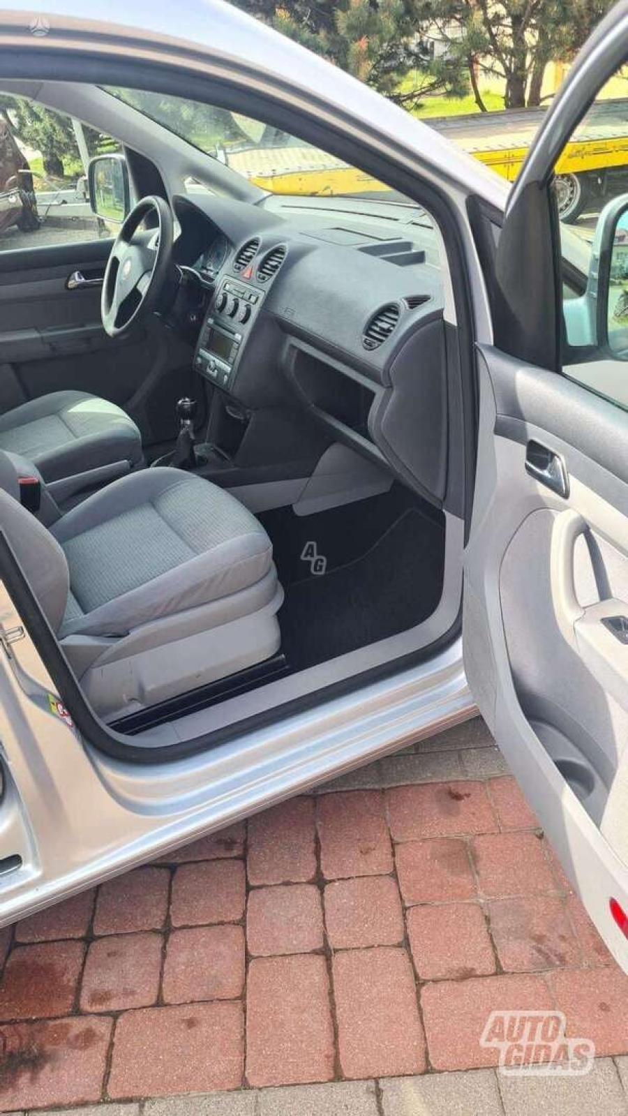 Pelēks Volkswagen Caddy 2009 Šauļi, ar dzinēja tilpumu 2.00 L un nobraukumu 303 tūkst. km par 5900 €, foto 10 vietnē AUTOMOTO.COM.LV