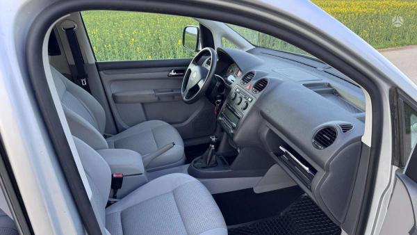 Pelēks Volkswagen Caddy 2009 Kelmė, ar dzinēja tilpumu 2.00 L un nobraukumu 298 tūkst. km par 7500 €, foto 9 vietnē AUTOMOTO.COM.LV