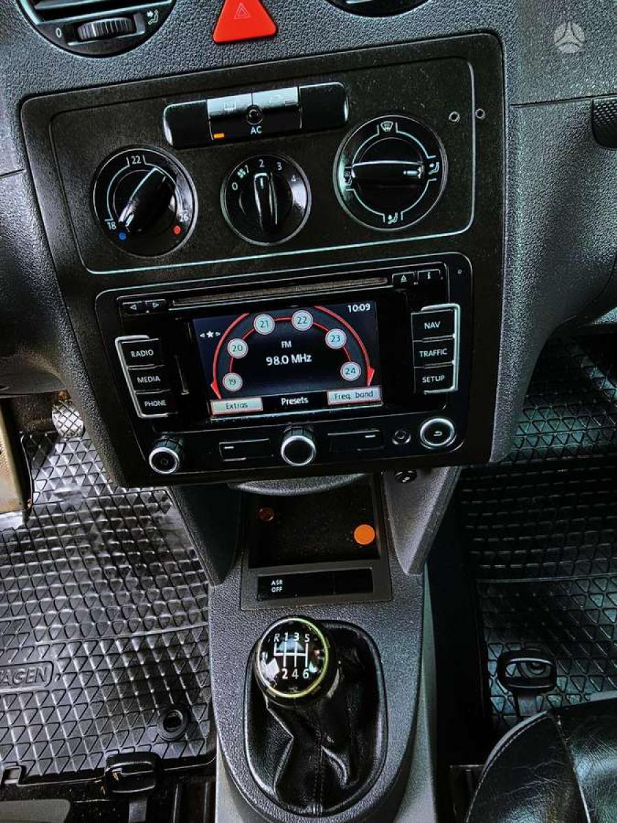 Grey Volkswagen Caddy 2009 in Kaisiadorys, with an engine capacity of 1.90 L and mileage of 399 thousand km for 3750 €, photo 33 on AUTOMOTO.COM.LV