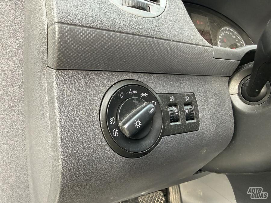 Grey Volkswagen Caddy 2010 in Vilnius, with an engine capacity of 1.90 L and mileage of 236 thousand km for 4500 €, photo 14 on AUTOMOTO.COM.LV