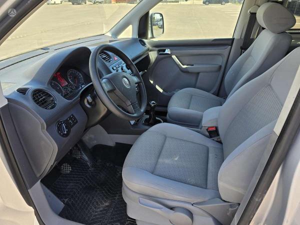 Grey Volkswagen Caddy 2010 in Marijampole, with an engine capacity of 1.90 L and mileage of 290 thousand km for 4300 €, photo 9 on AUTOMOTO.COM.LV
