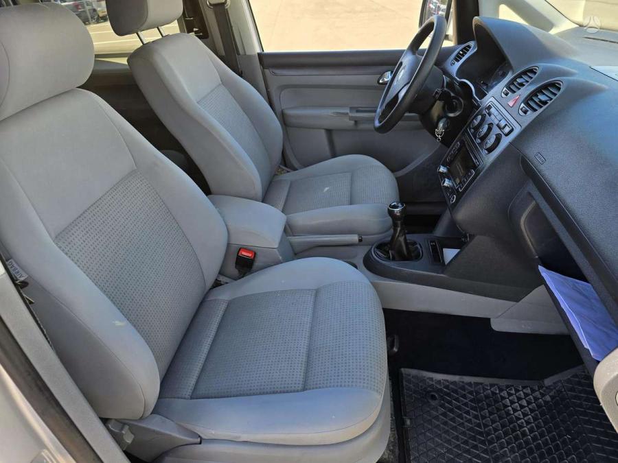 Grey Volkswagen Caddy 2010 in Marijampole, with an engine capacity of 1.90 L and mileage of 290 thousand km for 4300 €, photo 11 on AUTOMOTO.COM.LV