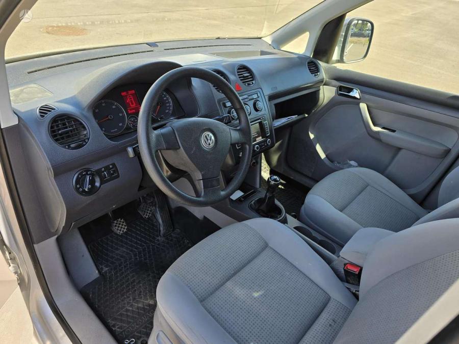 Grey Volkswagen Caddy 2010 in Marijampole, with an engine capacity of 1.90 L and mileage of 290 thousand km for 4300 €, photo 13 on AUTOMOTO.COM.LV