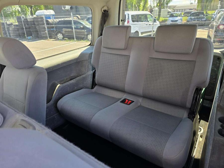 Grey Volkswagen Caddy 2010 in Marijampole, with an engine capacity of 1.90 L and mileage of 290 thousand km for 4300 €, photo 18 on AUTOMOTO.COM.LV