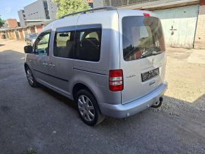 Grey Volkswagen Caddy 2010 in Klaipeda, with an engine capacity of 1.60 L and mileage of 315 thousand km for 6200 €, photo 5 on AUTOMOTO.COM.LV