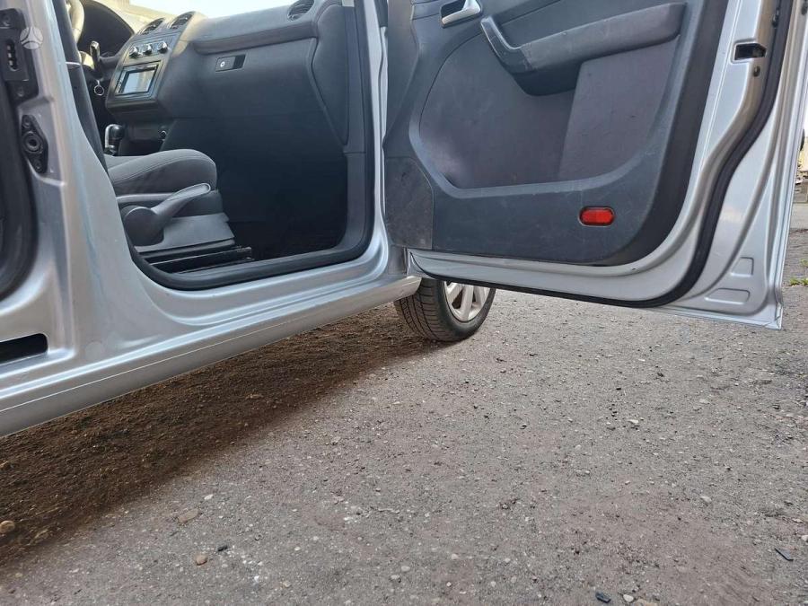 Grey Volkswagen Caddy 2010 in Klaipeda, with an engine capacity of 1.60 L and mileage of 315 thousand km for 6200 €, photo 13 on AUTOMOTO.COM.LV