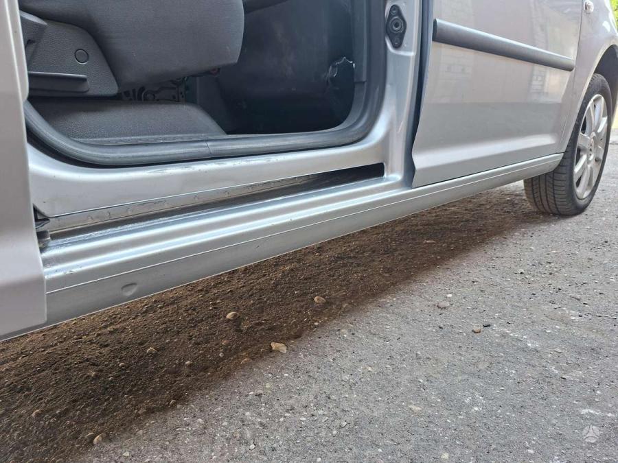 Grey Volkswagen Caddy 2010 in Klaipeda, with an engine capacity of 1.60 L and mileage of 315 thousand km for 6200 €, photo 14 on AUTOMOTO.COM.LV