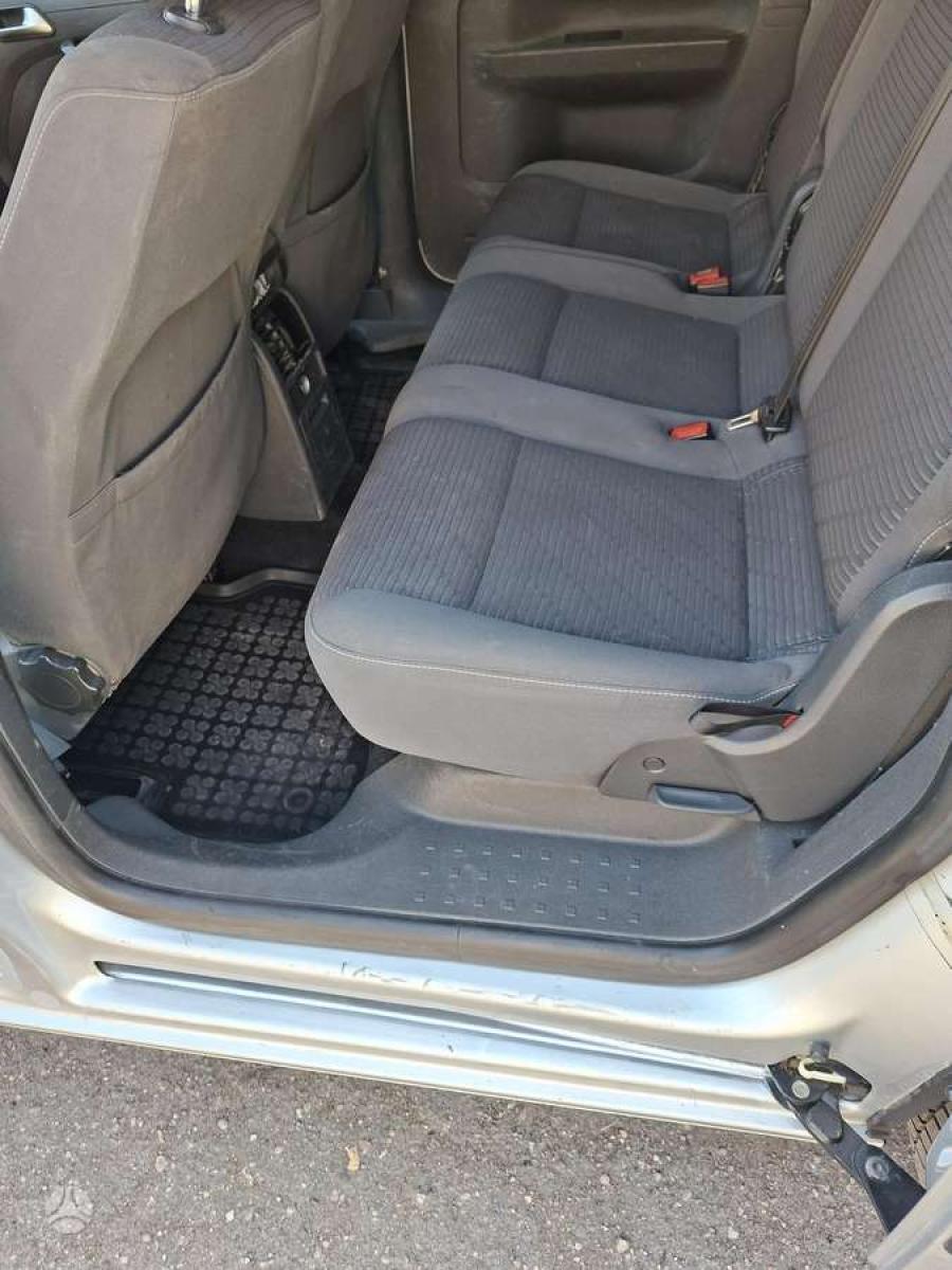 Grey Volkswagen Caddy 2010 in Klaipeda, with an engine capacity of 1.60 L and mileage of 315 thousand km for 6200 €, photo 23 on AUTOMOTO.COM.LV