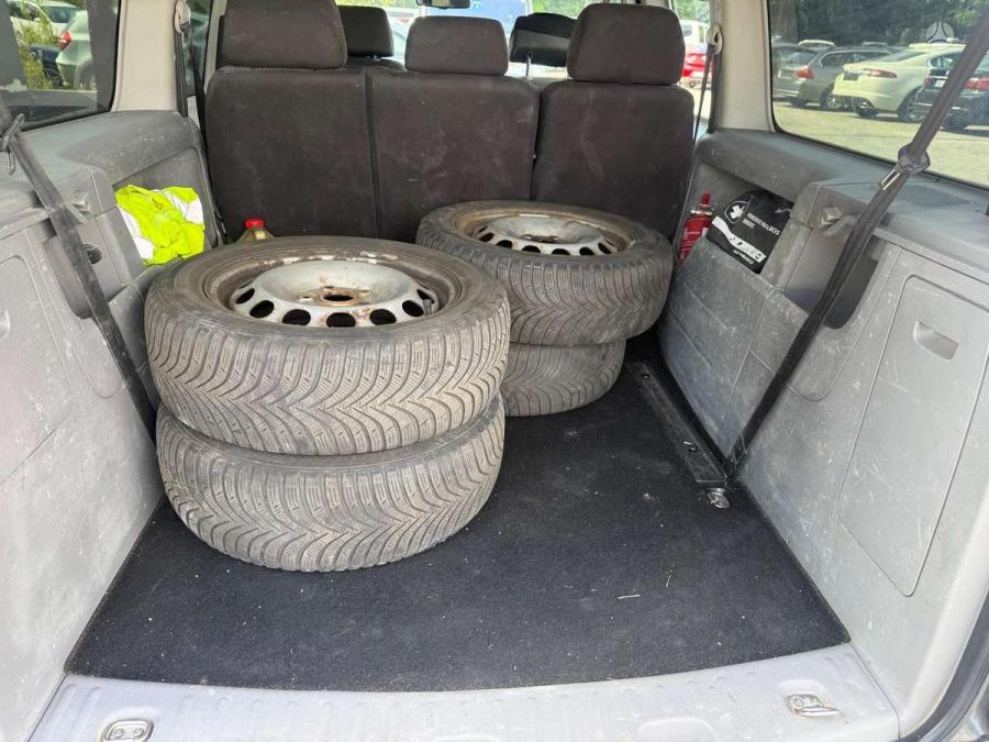 Pelēks Volkswagen Caddy 2010 Utena, ar dzinēja tilpumu 1.90 L un nobraukumu 515 tūkst. km par 4300 €, foto 15 vietnē AUTOMOTO.COM.LV