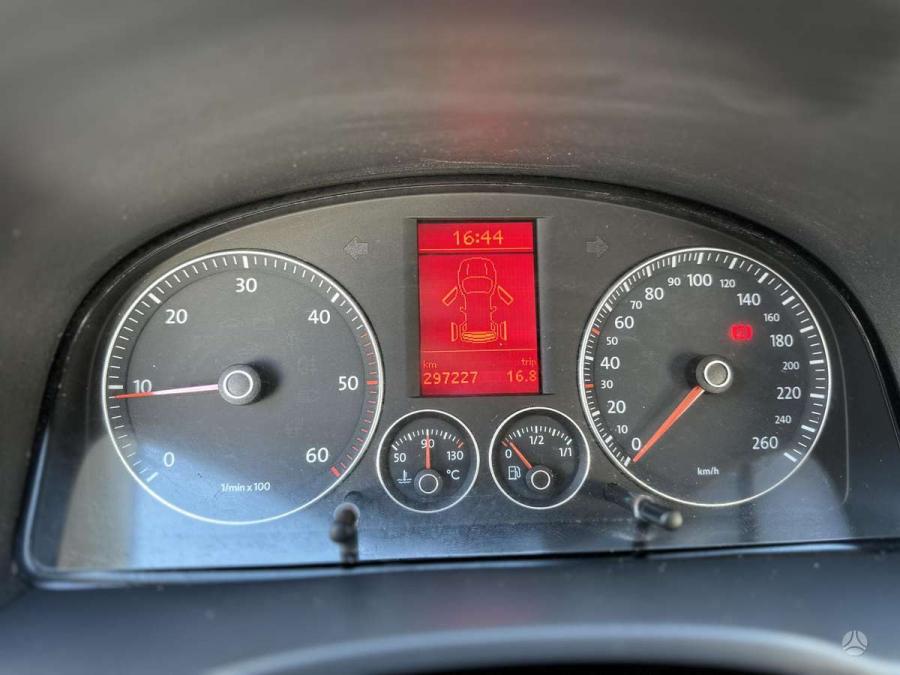 Pelēks Volkswagen Caddy 2010 Šauļi, ar dzinēja tilpumu 1.90 L un nobraukumu 297 tūkst. km par 4850 €, foto 26 vietnē AUTOMOTO.COM.LV