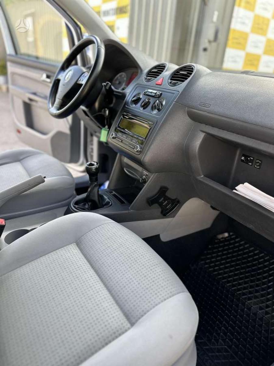 Pelēks Volkswagen Caddy 2010 Šauļi, ar dzinēja tilpumu 1.90 L un nobraukumu 297 tūkst. km par 4850 €, foto 30 vietnē AUTOMOTO.COM.LV