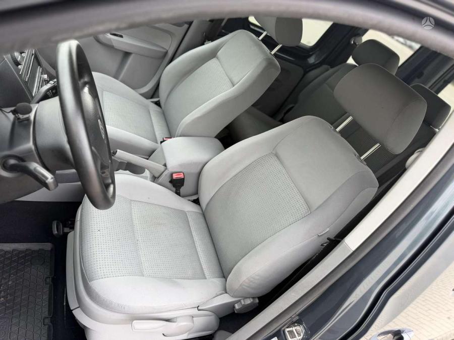 Grey Volkswagen Caddy 2010 in Marijampole, with an engine capacity of 1.40 L and mileage of 264 thousand km for 3350 €, photo 9 on AUTOMOTO.COM.LV