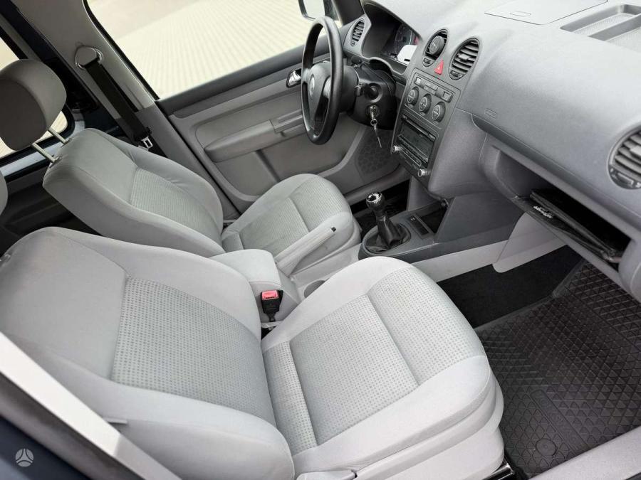 Grey Volkswagen Caddy 2010 in Marijampole, with an engine capacity of 1.40 L and mileage of 264 thousand km for 3350 €, photo 10 on AUTOMOTO.COM.LV