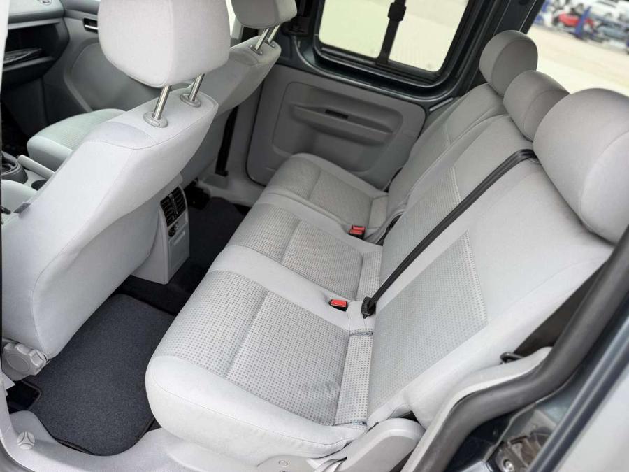 Grey Volkswagen Caddy 2010 in Marijampole, with an engine capacity of 1.40 L and mileage of 264 thousand km for 3350 €, photo 11 on AUTOMOTO.COM.LV