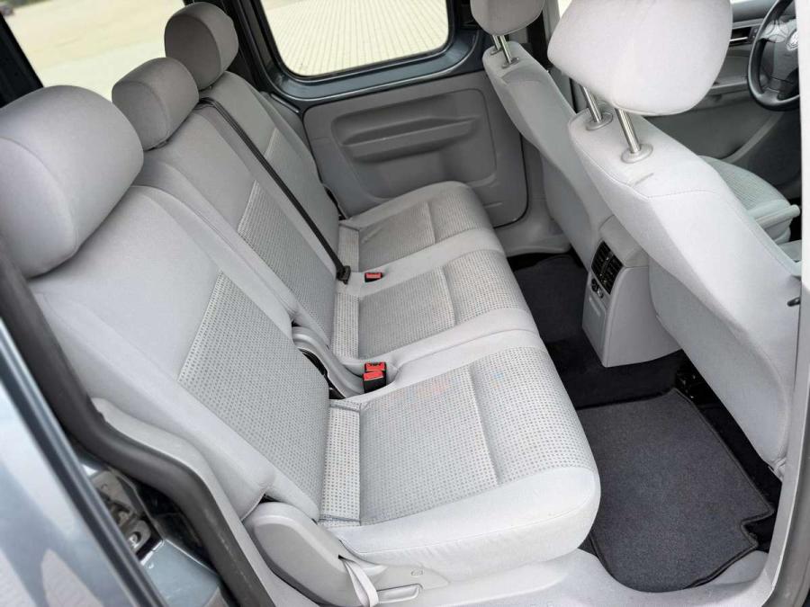 Grey Volkswagen Caddy 2010 in Marijampole, with an engine capacity of 1.40 L and mileage of 264 thousand km for 3350 €, photo 12 on AUTOMOTO.COM.LV