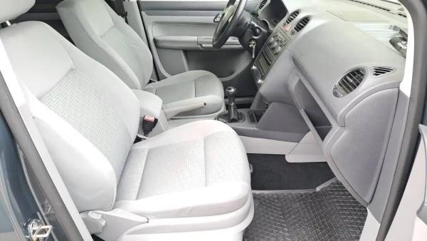 Grey Volkswagen Caddy 2010 in Ogre, with an engine capacity of 1.40 L and mileage of 265 thousand km for 4950 €, photo 5 on AUTOMOTO.COM.LV