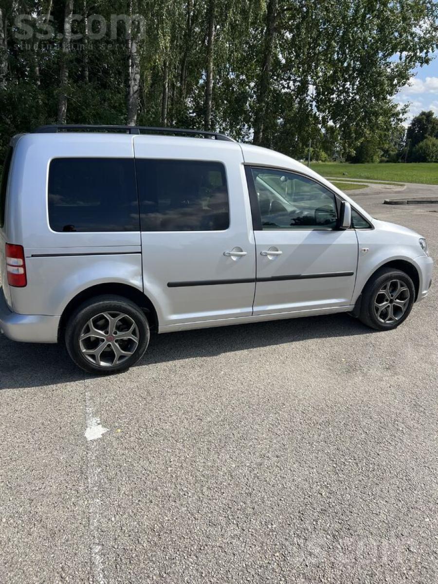 Grey Volkswagen Caddy 2010 in Aizkraukle, with an engine capacity of 1.60 L and mileage of 400 thousand km for 4670 €, photo 4 on AUTOMOTO.COM.LV
