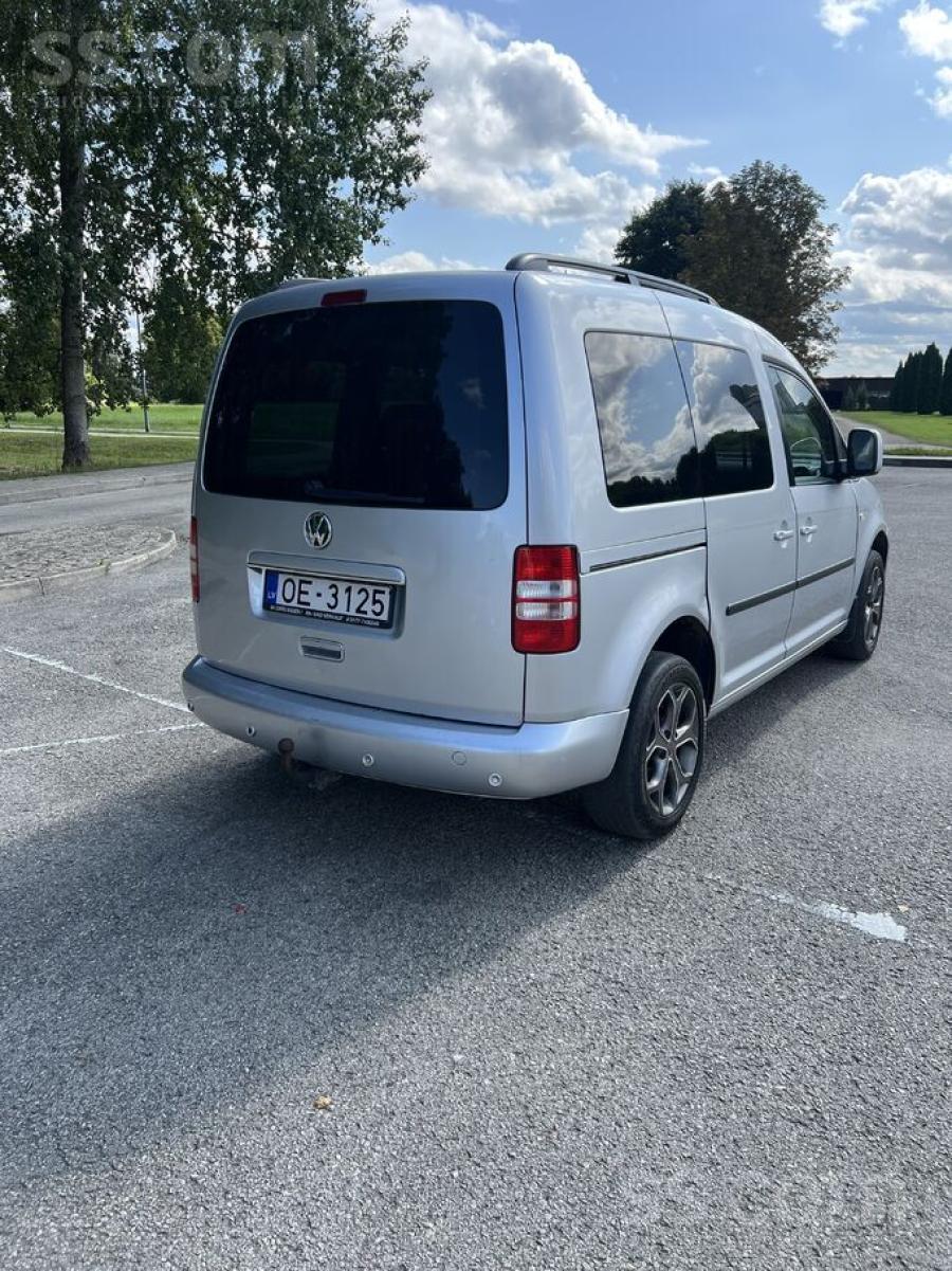 Grey Volkswagen Caddy 2010 in Aizkraukle, with an engine capacity of 1.60 L and mileage of 400 thousand km for 4670 €, photo 6 on AUTOMOTO.COM.LV