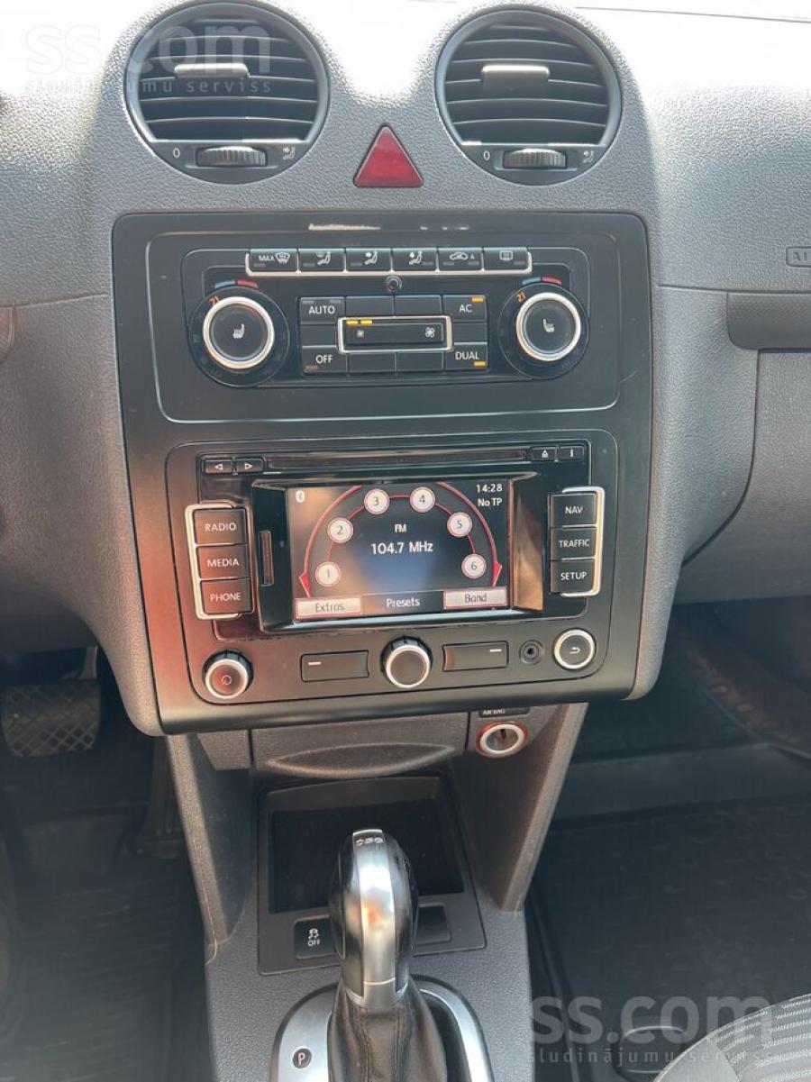 Grey Volkswagen Caddy 2010 in Aizkraukle, with an engine capacity of 1.60 L and mileage of 400 thousand km for 4670 €, photo 12 on AUTOMOTO.COM.LV
