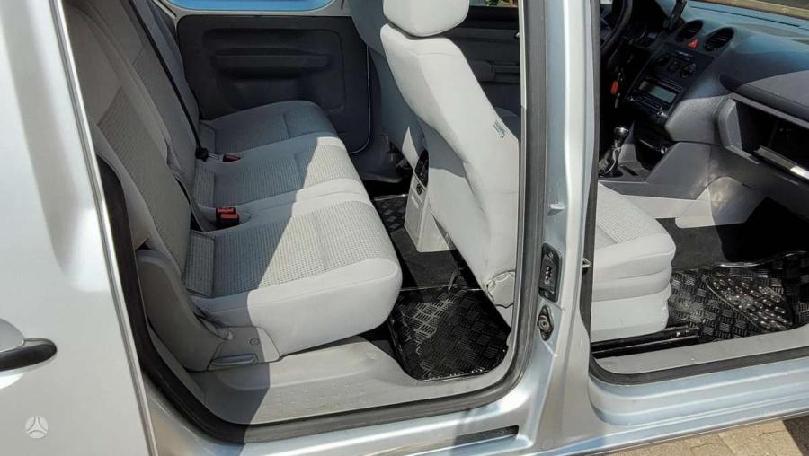 Pelēks Volkswagen Caddy 2010 Kretinga, ar dzinēja tilpumu 1.90 L un nobraukumu 209 tūkst. km par 4999 €, foto 9 vietnē AUTOMOTO.COM.LV