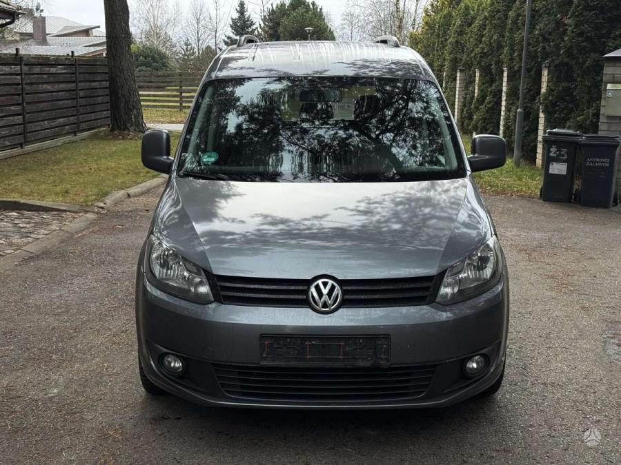 Grey Volkswagen Caddy 2011 in Vilnius, with an engine capacity of 1.60 L and mileage of 277 thousand km for 6250 €, photo 3 on AUTOMOTO.COM.LV