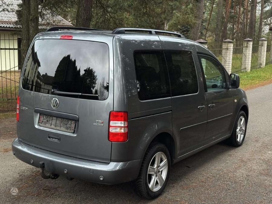 Grey Volkswagen Caddy 2011 in Vilnius, with an engine capacity of 1.60 L and mileage of 277 thousand km for 6250 €, photo 6 on AUTOMOTO.COM.LV