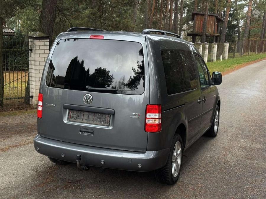 Grey Volkswagen Caddy 2011 in Vilnius, with an engine capacity of 1.60 L and mileage of 277 thousand km for 6250 €, photo 7 on AUTOMOTO.COM.LV