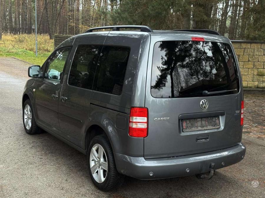 Grey Volkswagen Caddy 2011 in Vilnius, with an engine capacity of 1.60 L and mileage of 277 thousand km for 6250 €, photo 10 on AUTOMOTO.COM.LV