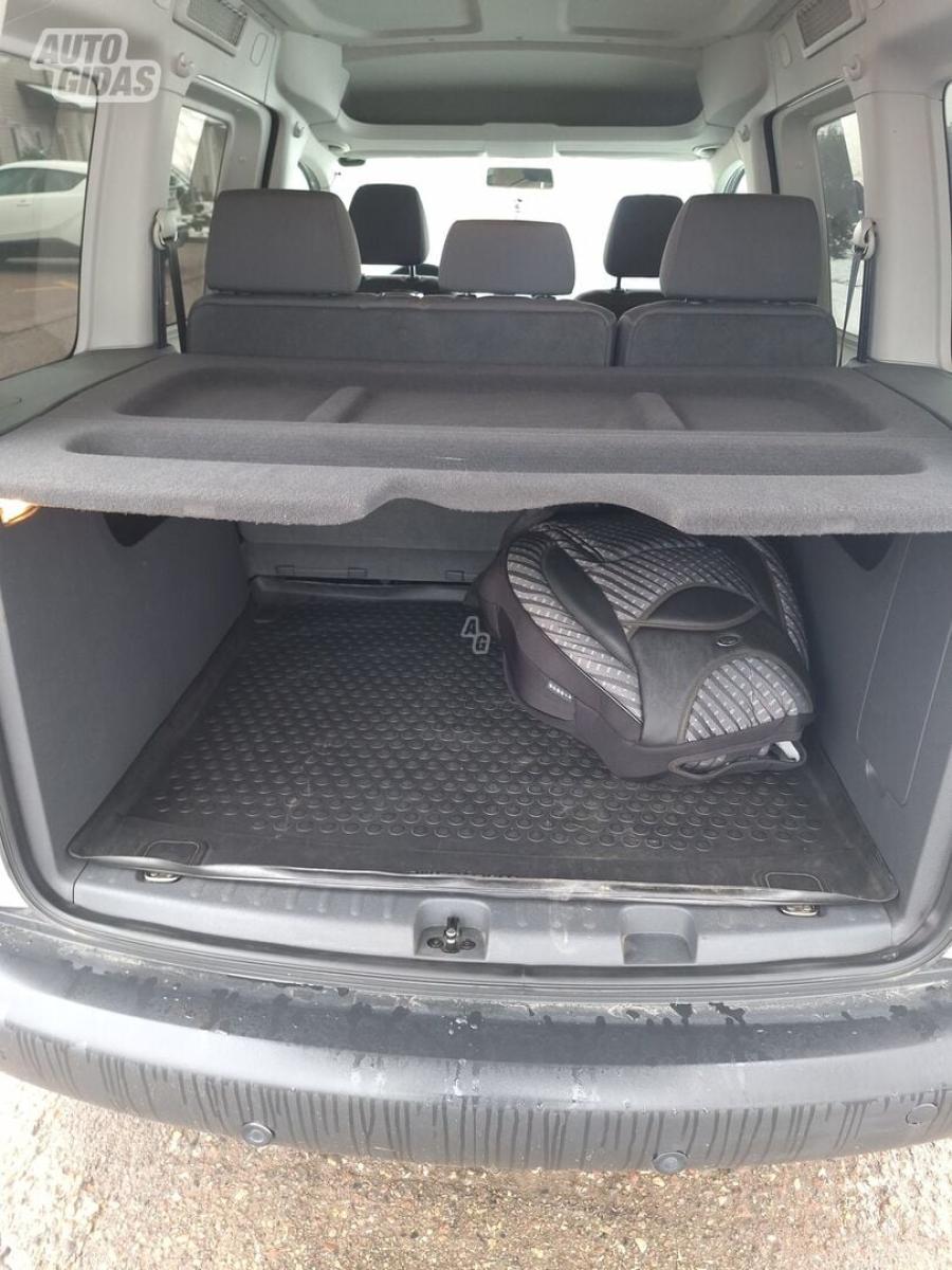 Grey Volkswagen Caddy 2011 in Vilnius, with an engine capacity of 1.60 L and mileage of 248 thousand km for 6150 €, photo 12 on AUTOMOTO.COM.LV