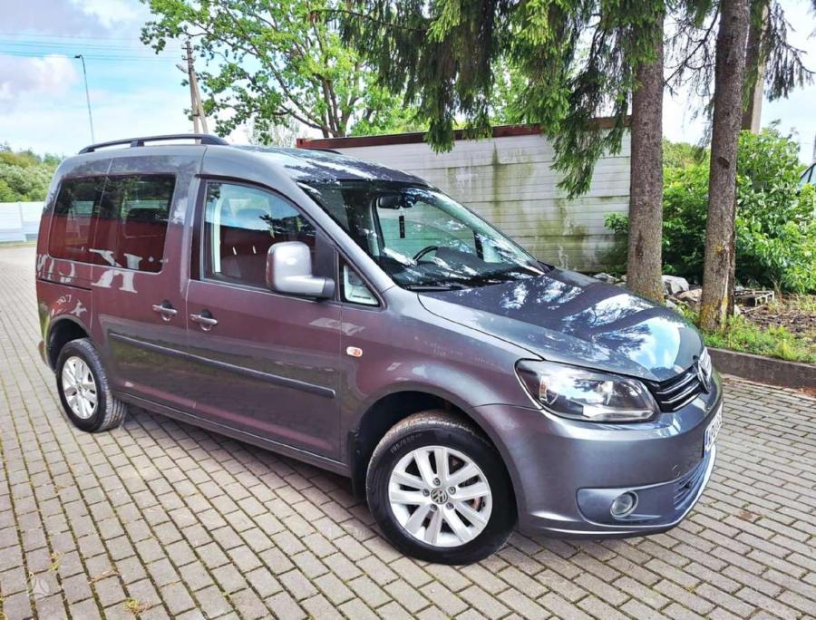 Grey Volkswagen Caddy 2011 in Radviliskis, with an engine capacity of 1.60 L and mileage of 263 thousand km for 6950 €, photo 4 on AUTOMOTO.COM.LV