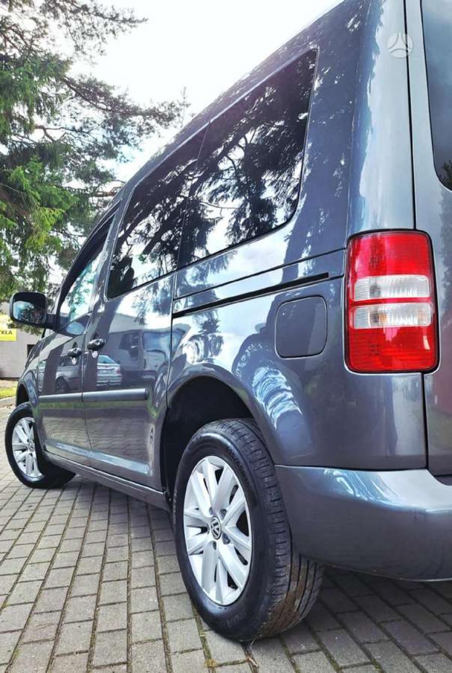 Grey Volkswagen Caddy 2011 in Radviliskis, with an engine capacity of 1.60 L and mileage of 263 thousand km for 6950 €, photo 8 on AUTOMOTO.COM.LV