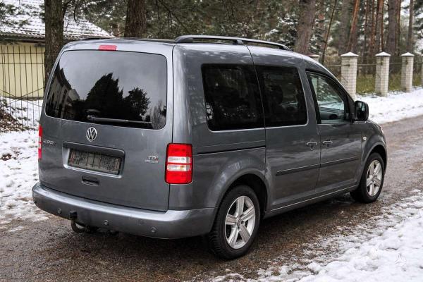 Grey Volkswagen Caddy 2011 in Vilnius, with an engine capacity of 1.60 L and mileage of 277 thousand km for 6150 €, photo 4 on AUTOMOTO.COM.LV