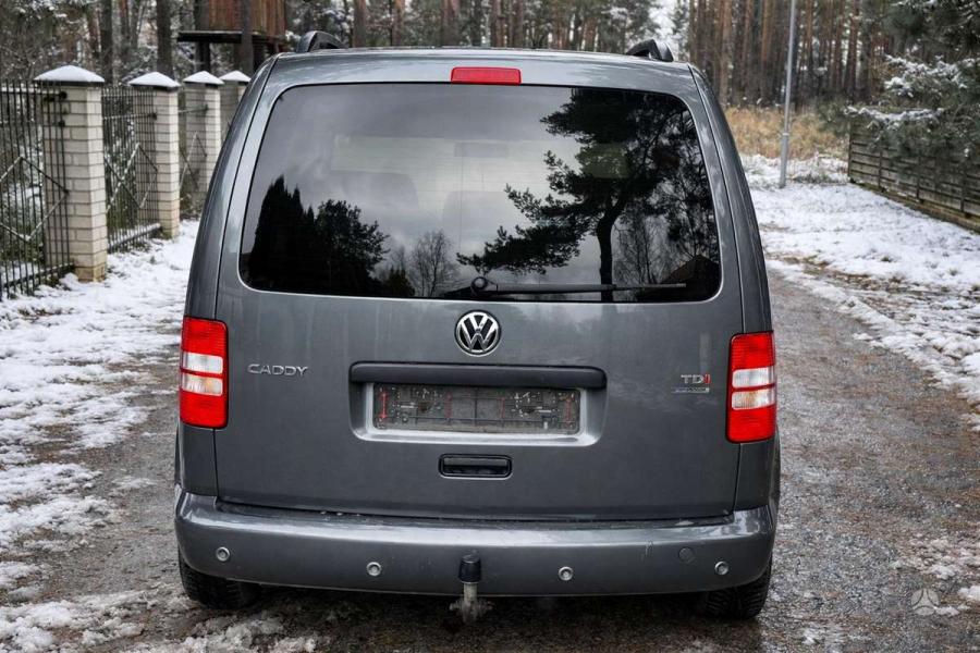 Grey Volkswagen Caddy 2011 in Vilnius, with an engine capacity of 1.60 L and mileage of 277 thousand km for 6150 €, photo 5 on AUTOMOTO.COM.LV