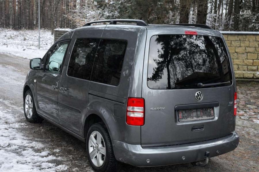 Grey Volkswagen Caddy 2011 in Vilnius, with an engine capacity of 1.60 L and mileage of 277 thousand km for 6150 €, photo 6 on AUTOMOTO.COM.LV