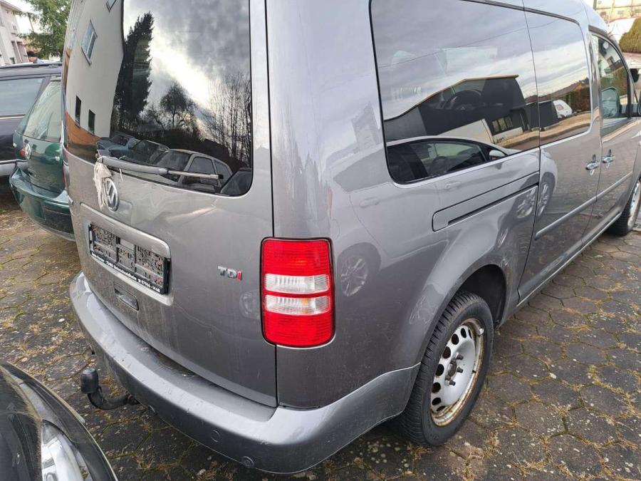 Grey Volkswagen Caddy 2011 in Kelme, with an engine capacity of 1.60 L and mileage of 30 thousand km for 3499 €, photo 4 on AUTOMOTO.COM.LV