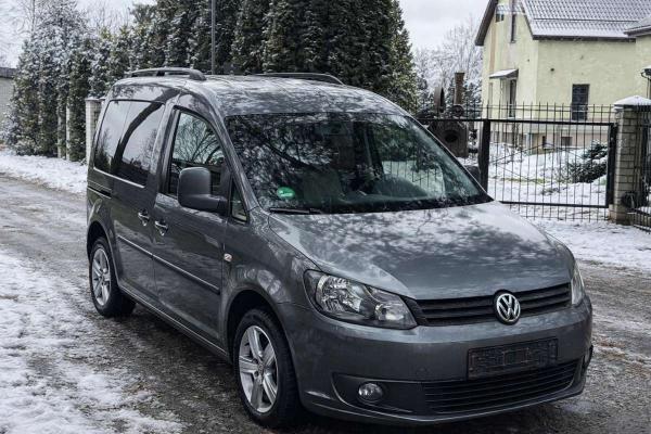 Grey Volkswagen Caddy 2011 in Vilnius, with an engine capacity of 1.60 L and mileage of 277 thousand km for 5999 €, photo 1 on AUTOMOTO.COM.LV