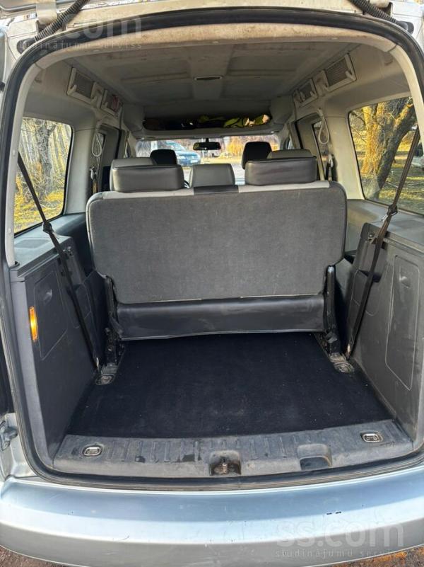Grey Volkswagen Caddy 2011 in Liepaja, with an engine capacity of 1.60 L and mileage of 306 thousand km for 4500 €, photo 8 on AUTOMOTO.COM.LV