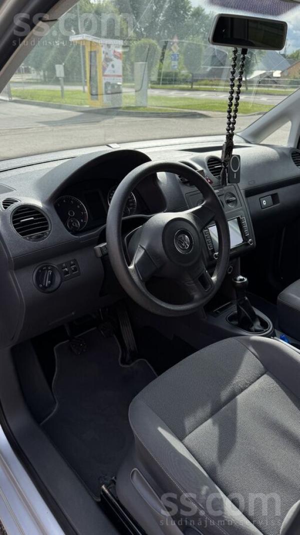 Grey Volkswagen Caddy 2011 in Kraslava, with an engine capacity of 1.20 L and mileage of 246 thousand km for 4200 €, photo 8 on AUTOMOTO.COM.LV