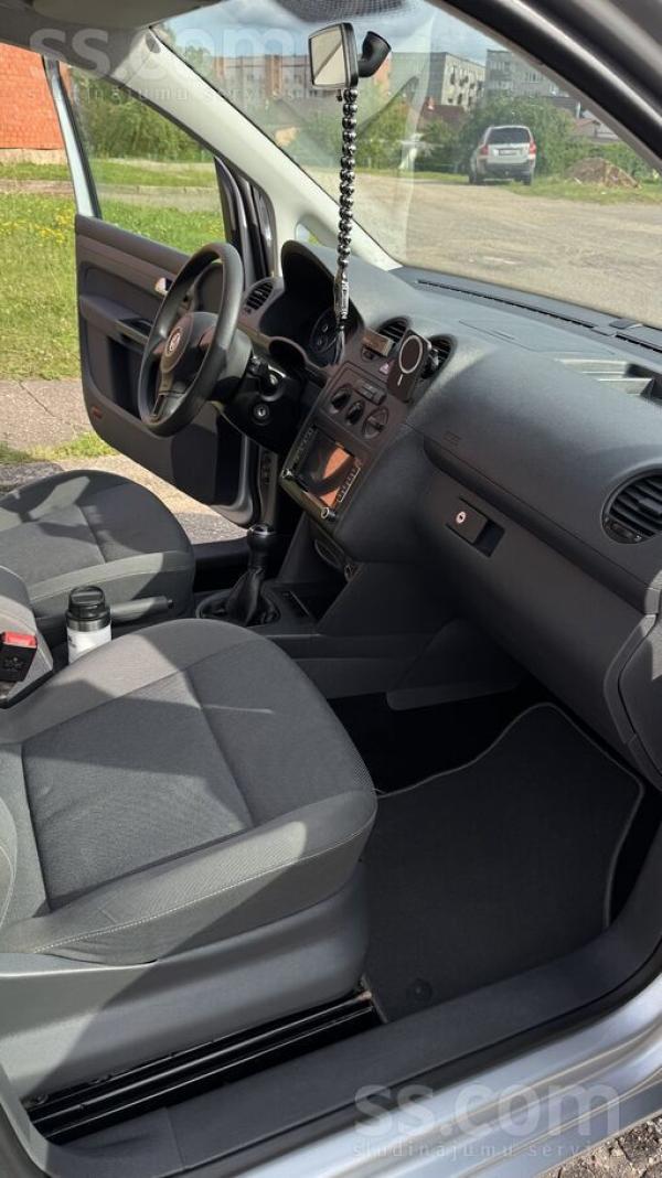Grey Volkswagen Caddy 2011 in Kraslava, with an engine capacity of 1.20 L and mileage of 246 thousand km for 4200 €, photo 9 on AUTOMOTO.COM.LV