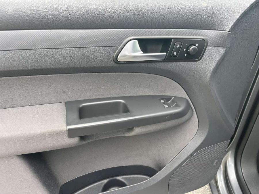 Pelēks Volkswagen Caddy 2011 Viļņa, ar dzinēja tilpumu 1.60 L un nobraukumu 211 tūkst. km par 8350 €, foto 25 vietnē AUTOMOTO.COM.LV