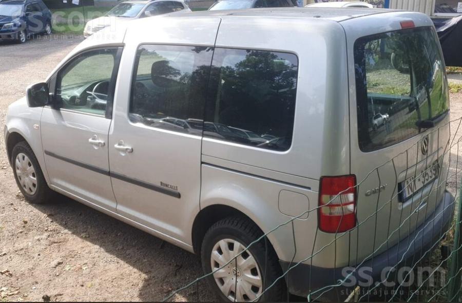 Grey Volkswagen Caddy 2011 in Riga, with an engine capacity of 1.60 L and mileage of 244 thousand km for 4200 €, photo 5 on AUTOMOTO.COM.LV