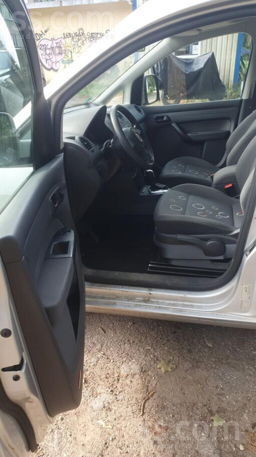 Grey Volkswagen Caddy 2011 in Riga, with an engine capacity of 1.60 L and mileage of 244 thousand km for 4200 €, photo 8 on AUTOMOTO.COM.LV