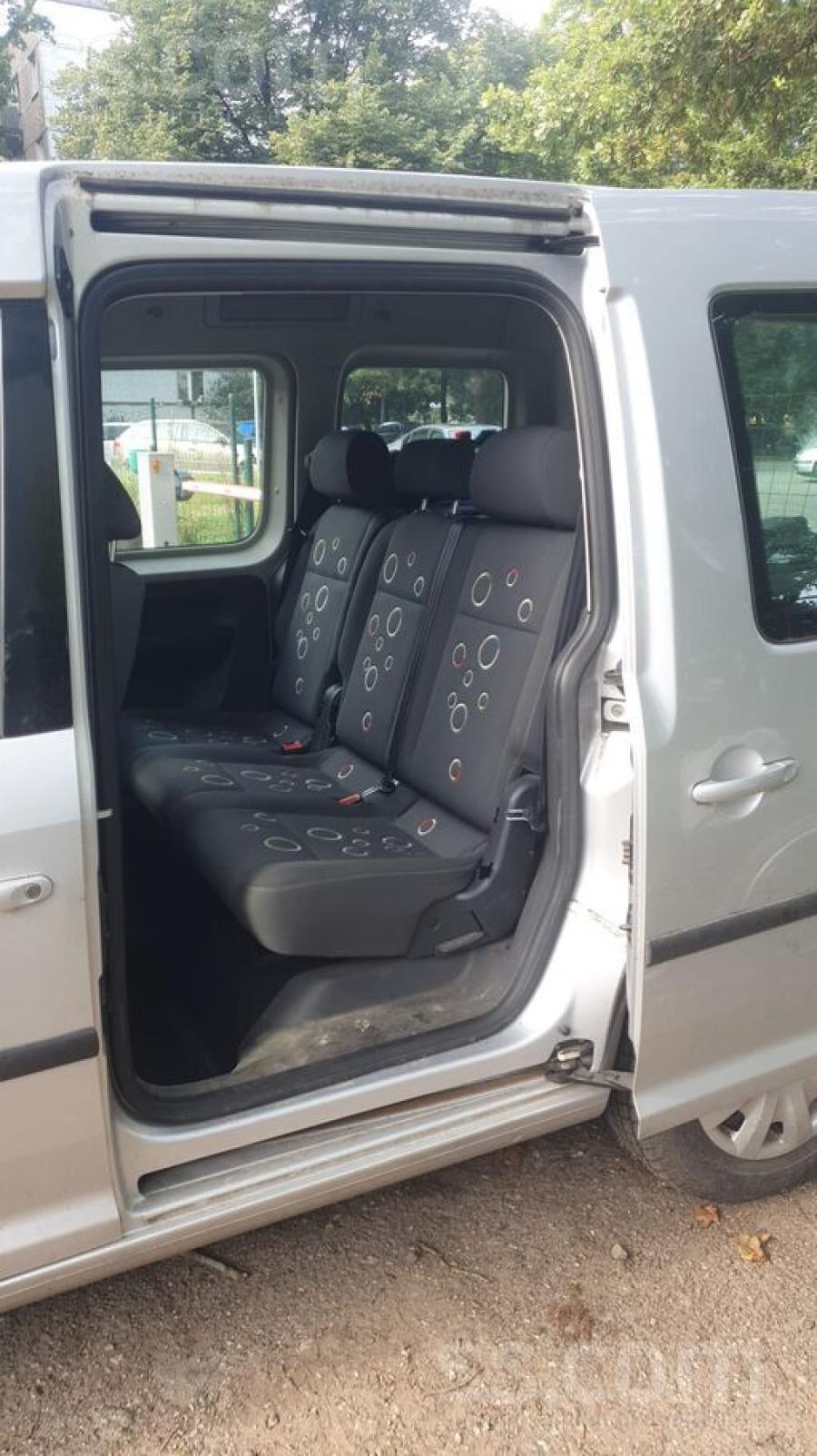 Grey Volkswagen Caddy 2011 in Riga, with an engine capacity of 1.60 L and mileage of 244 thousand km for 4200 €, photo 9 on AUTOMOTO.COM.LV