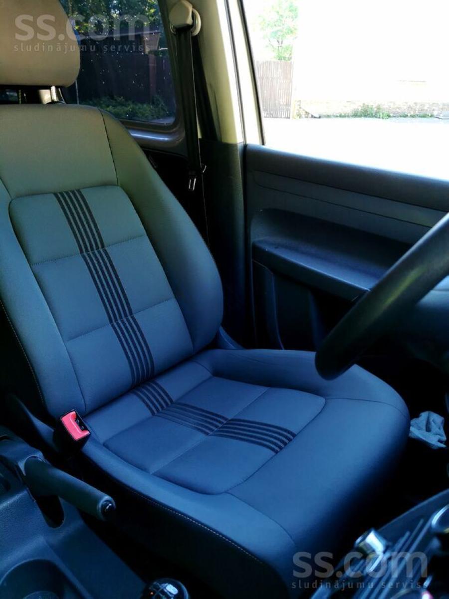 Grey Volkswagen Caddy 2011 in Riga, with an engine capacity of 1.60 L and mileage of 318 thousand km for 4000 €, photo 12 on AUTOMOTO.COM.LV