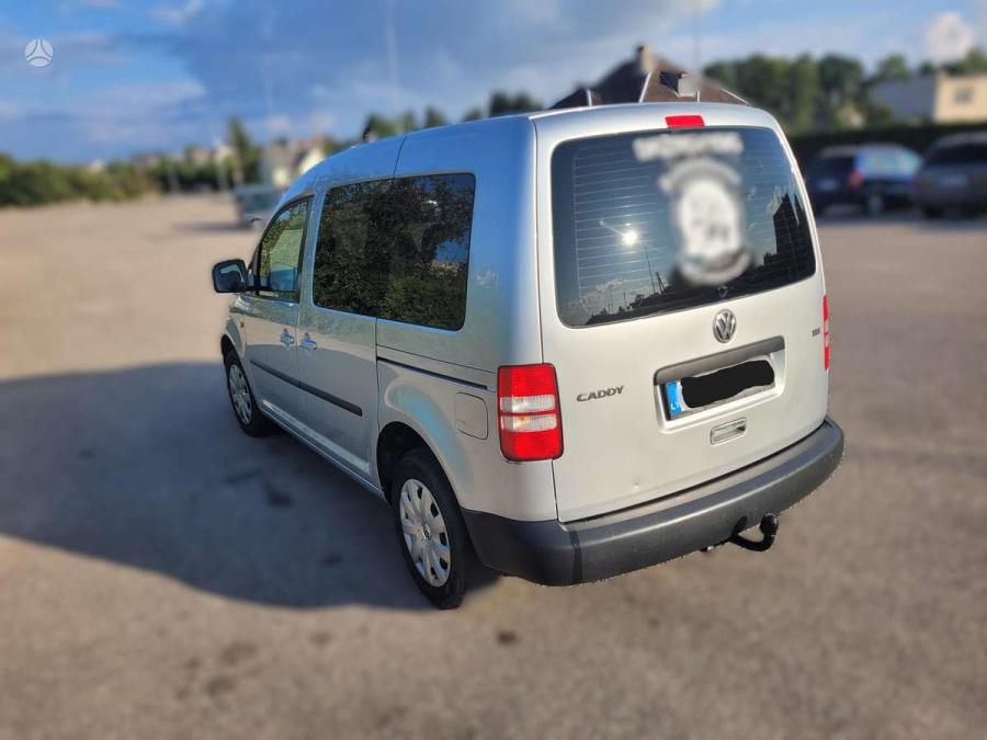 Grey Volkswagen Caddy 2011 in Raseiniai, with an engine capacity of 1.60 L and mileage of 348 thousand km for 4650 €, photo 5 on AUTOMOTO.COM.LV